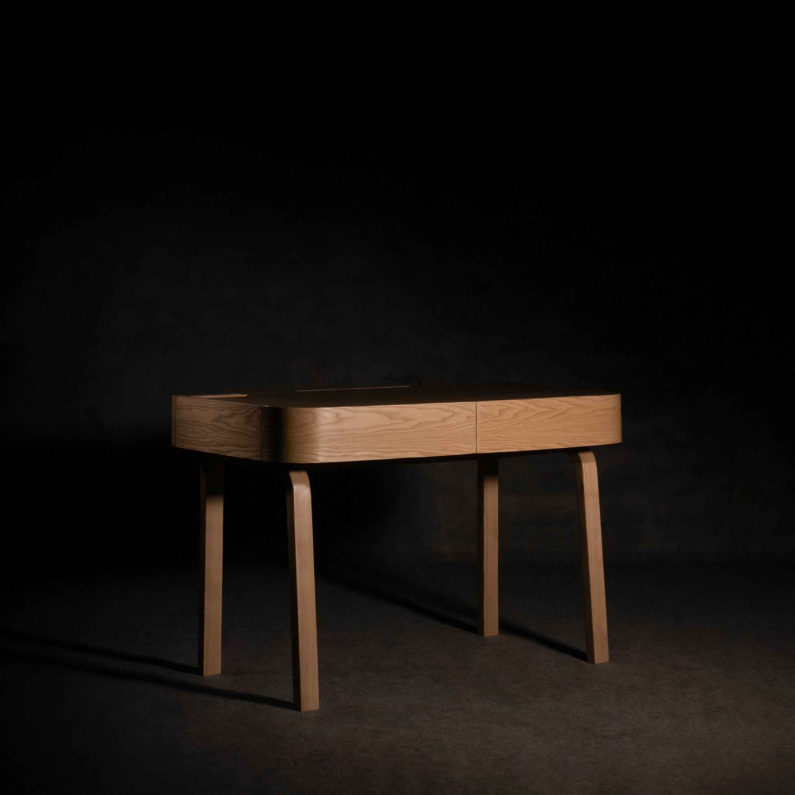 Flow Lite Work Table - Main - I MEAN DESIGN